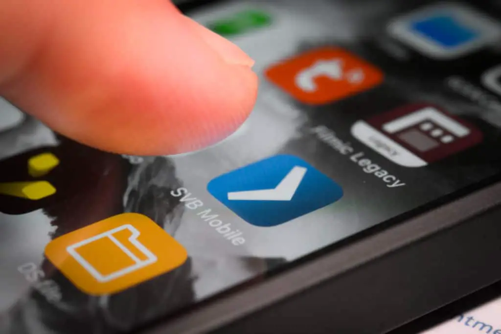 How U.S. Consumers Reacted To Bank Panic